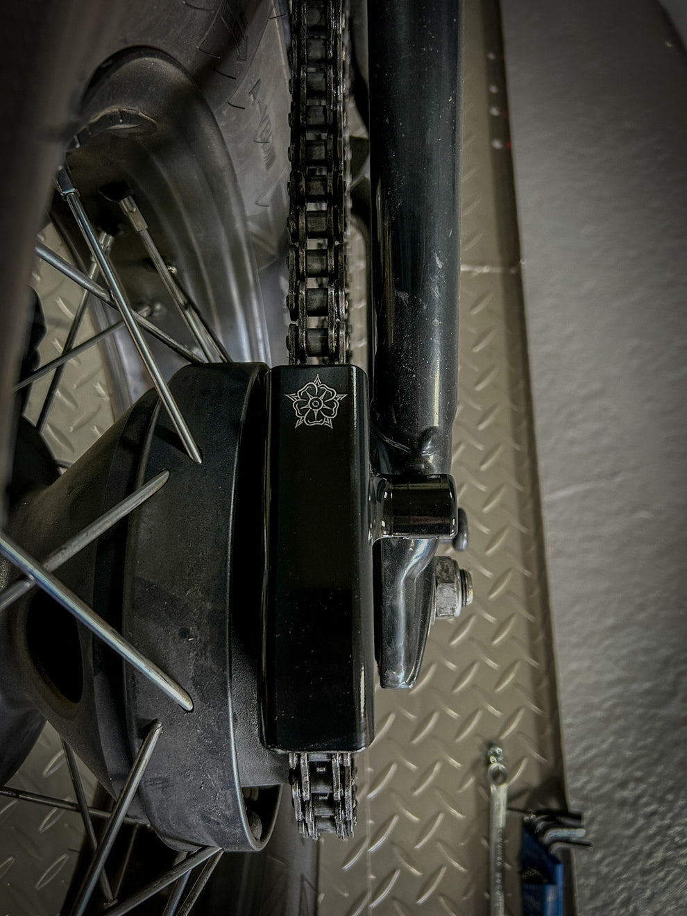 Bobber Low Profile Chainguard (no logo) – White Rose Customs